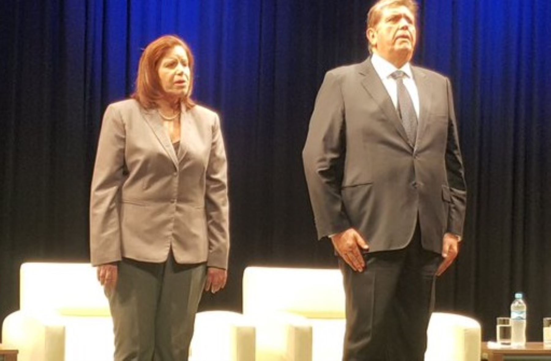 Post ¿Él único Que Lo Ve Alan García Asegura Que Lourdes Flores Es Un